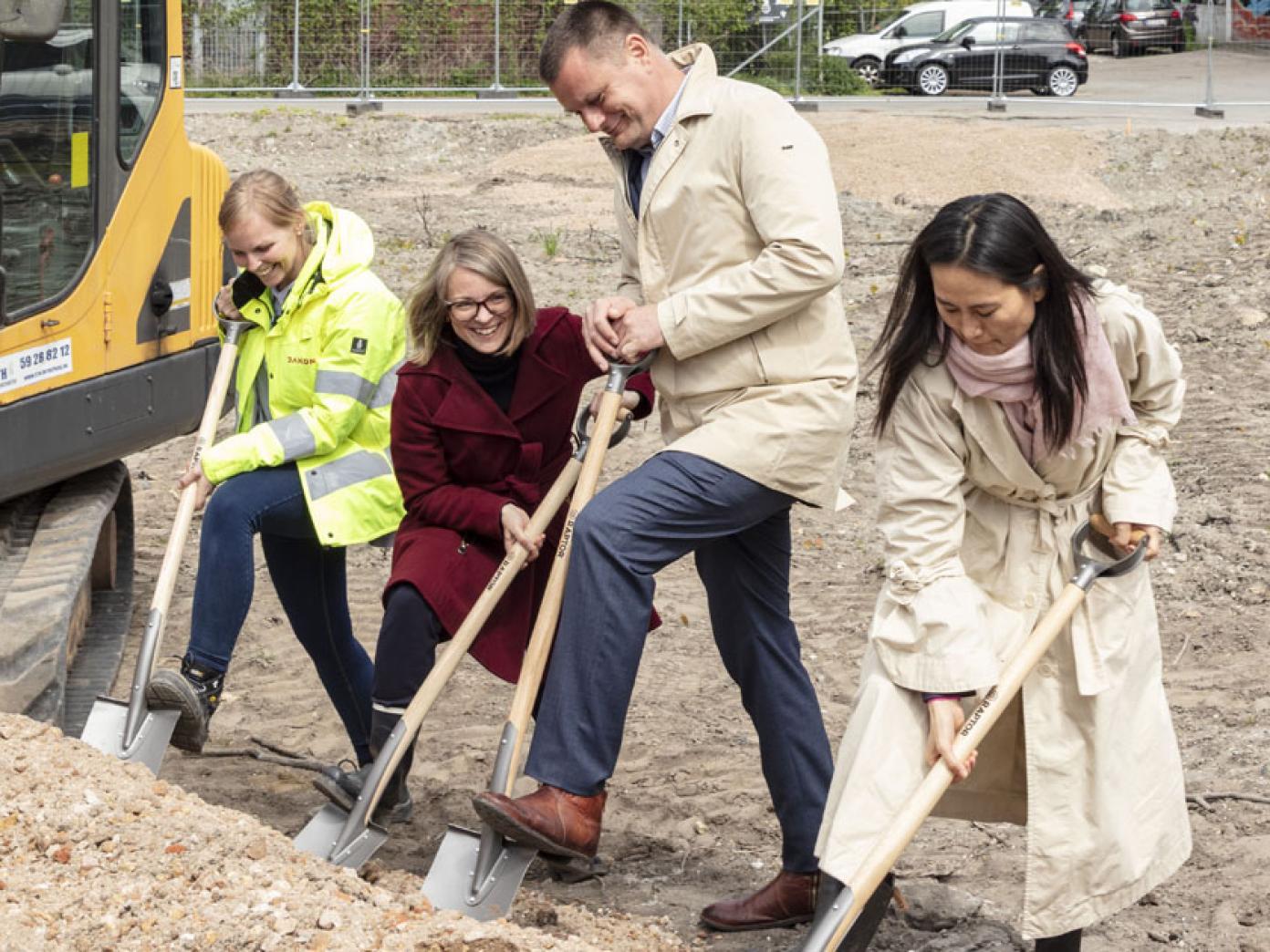 Første spadestik på Smedestræde er taget | Valby Lokaludvalg